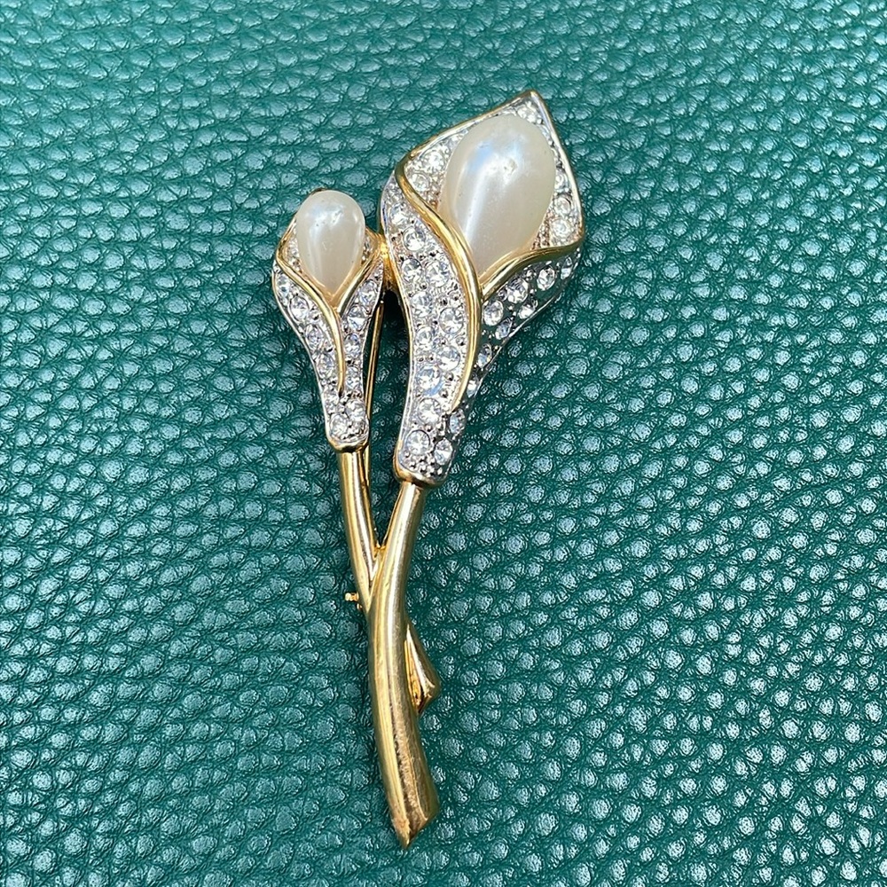 Edith Vanderbilt Brooch. Vintage. Calla Lily. - Gem